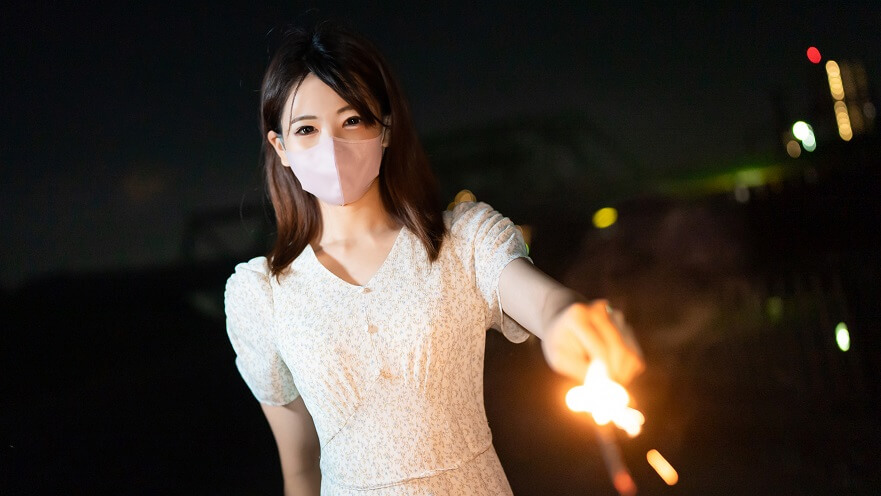 初撮影！！11/16まで限定！【無修正】シネマ画風！花火の様に儚く激しく交わり合った夏の日の思い出。まさか彼女の様なお淑やかな女子大生がこんなにも乱れるなんて思いもしなかった・・・2回中出し ...