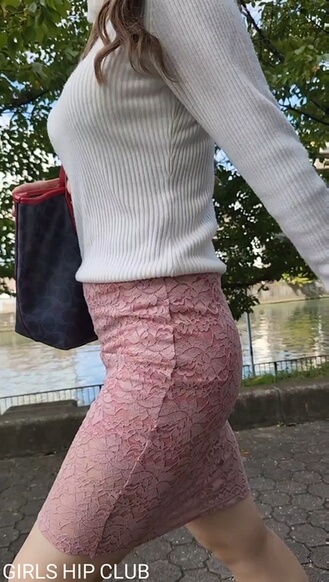 【ピンクタイスカ】屋外を歩く透け透けスカートのデカ尻OL1 が半額 | Xcolle