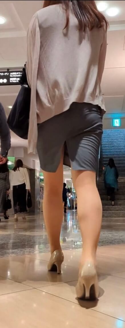 【021】グレイタイトミニかつ強烈バックスリットOLさん現る。 が半額 | Xcolle