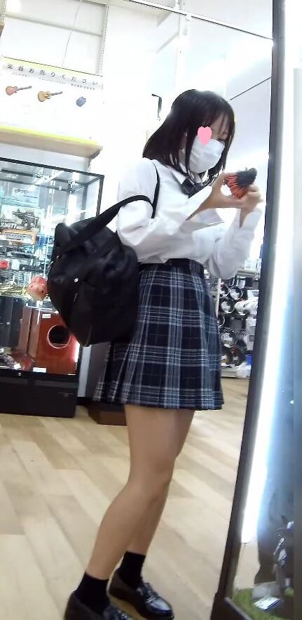 オタク系JKを撮ったった編 禁断の逆さ撮りシーズン5 指定便13 が半額 | Xcolle