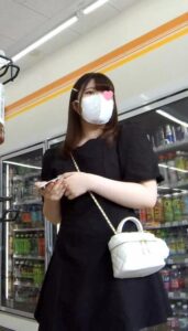 超絶美少女とコンビニで遭遇編 禁断の逆さ撮りシーズン5 vol.25 が半額 | Xcolle