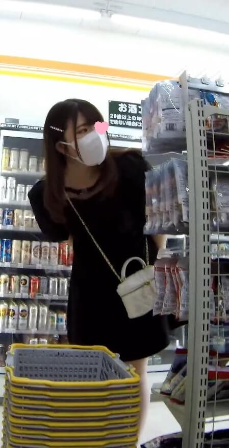 超絶美少女とコンビニで遭遇編 禁断の逆さ撮りシーズン5 vol.25 が半額 | Xcolle
