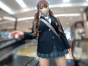 【顔出し 初登場】食い込み過激Tバックの超ミニスカデカ尻JKちゃん♪マ〇コやアナルがハミ出るレベルのエグさです(笑) が半額 | Xcolle