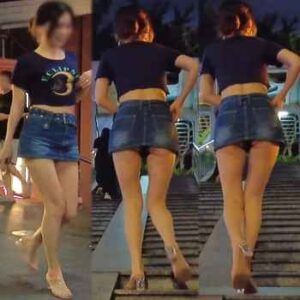 【FHD高画質】ミニスカ美人が階段でパンツとお尻が丸見えに が半額 | Xcolle