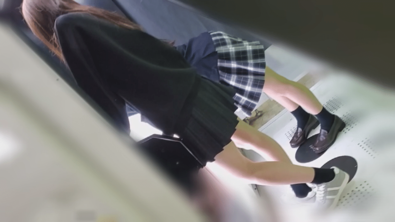 【個撮】高身長美**×子犬系美**・女の子同士で(特典で3P) が半額 | Xcolle