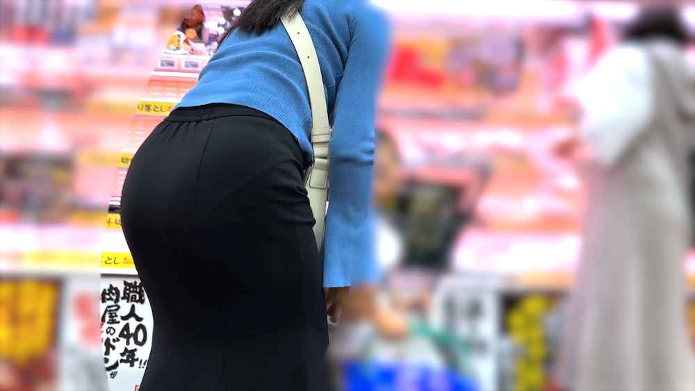 【4K・高画質】#13 弟想いの優しいお姉ちゃんの若さ溢れる大きめプリ尻で黒スカ突き破って透けるPライン が半額 | Xcolle