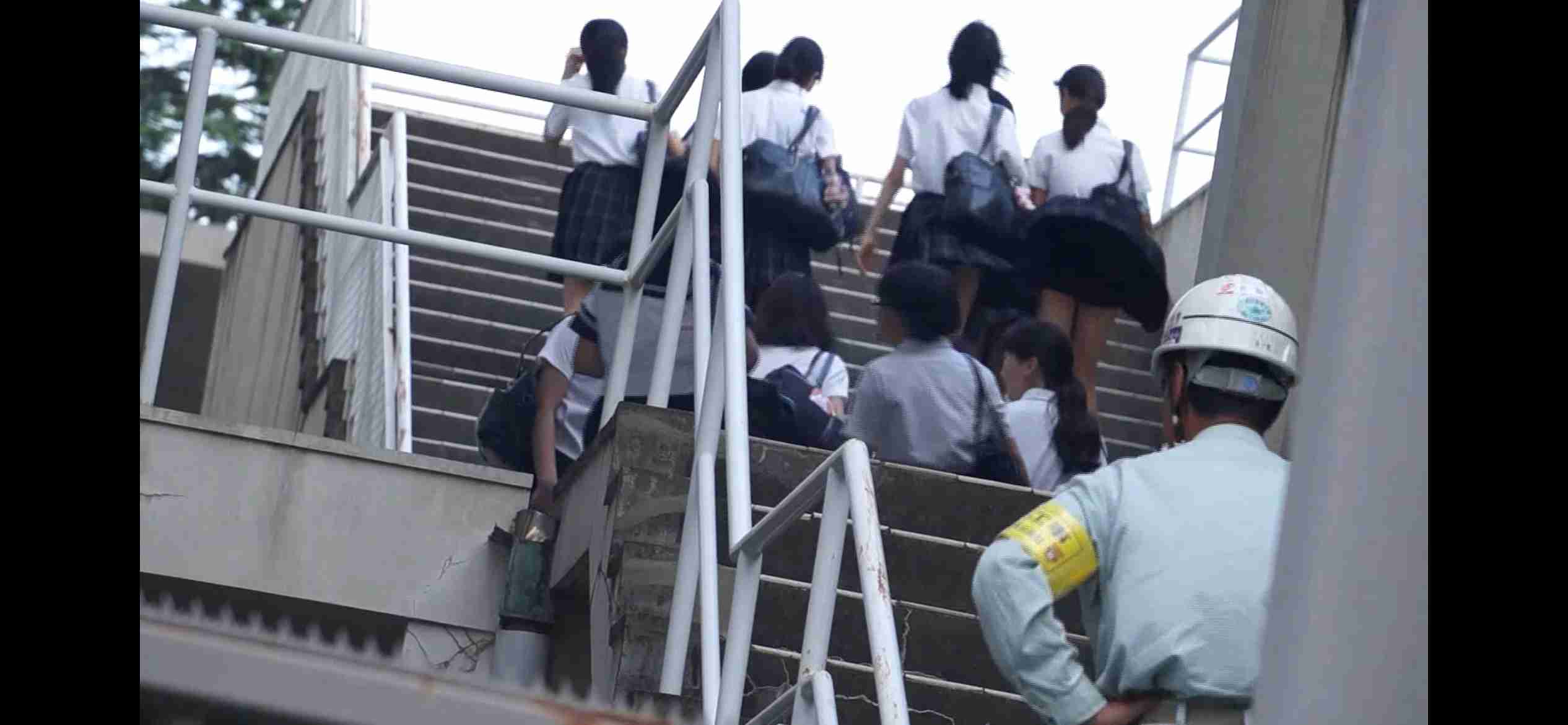 【再販】神風がJK達のスカートをめくりまくり！！！ が半額 | Xcolle